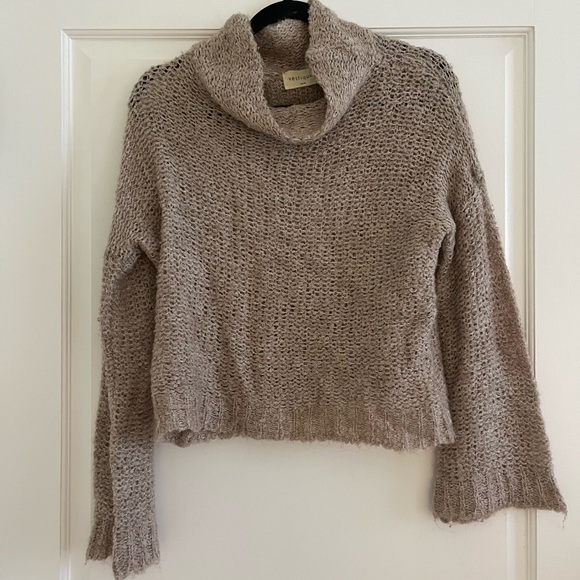 vestique | Sweaters | Vestique Brand Cowl Neck Cropped Sweater | Poshmark